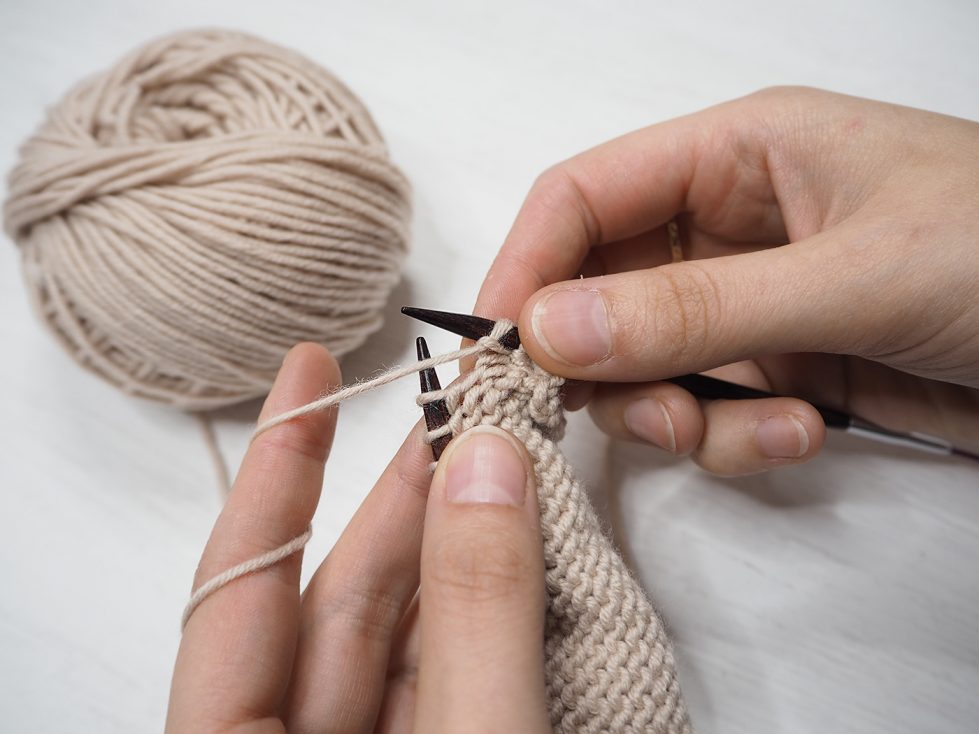 DIY Die Strickschule Part I - Stricken lernen: Maschen anschlagen ...