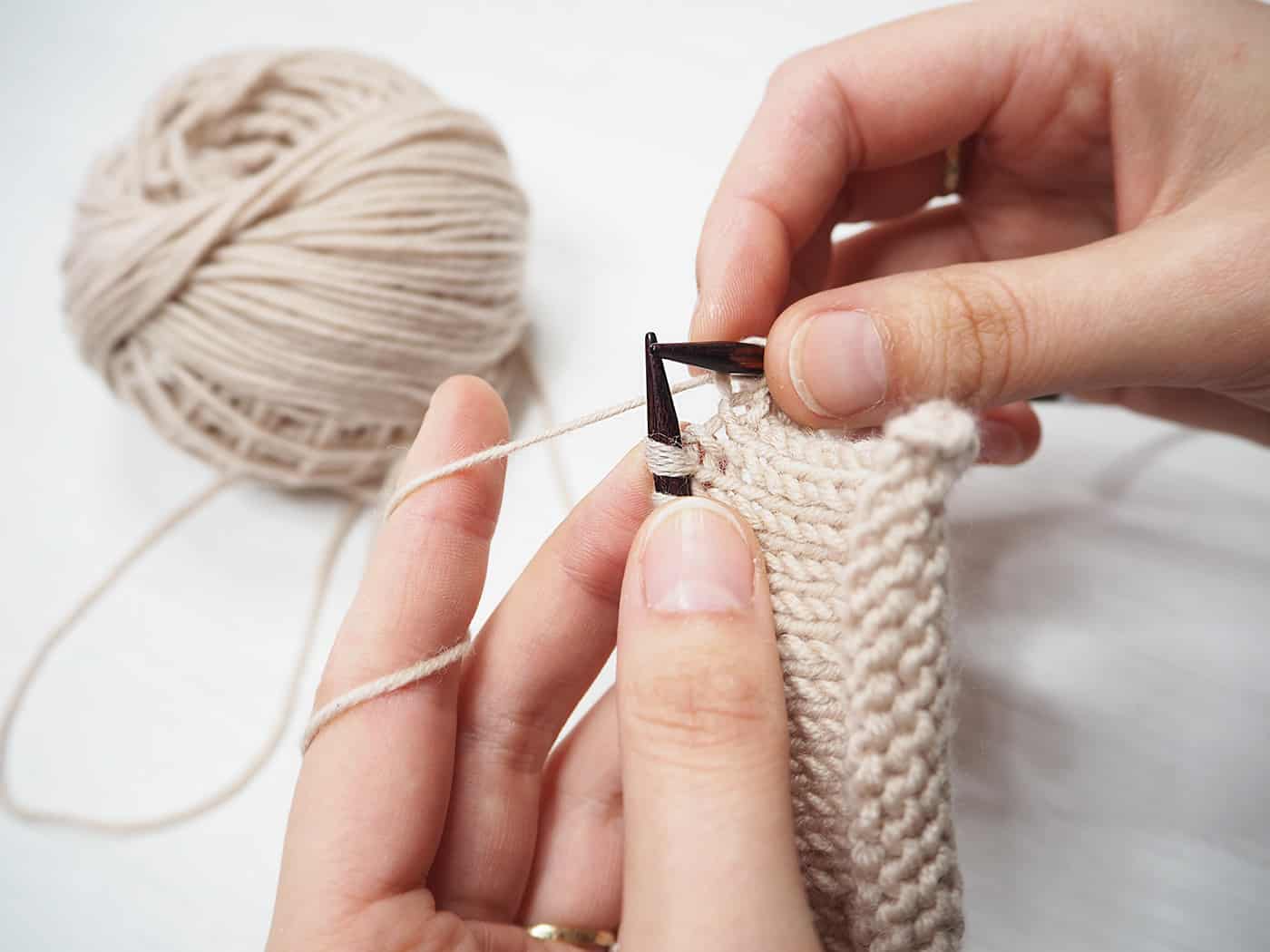 DIY Die Strickschule Part I - Stricken lernen: Maschen anschlagen ...