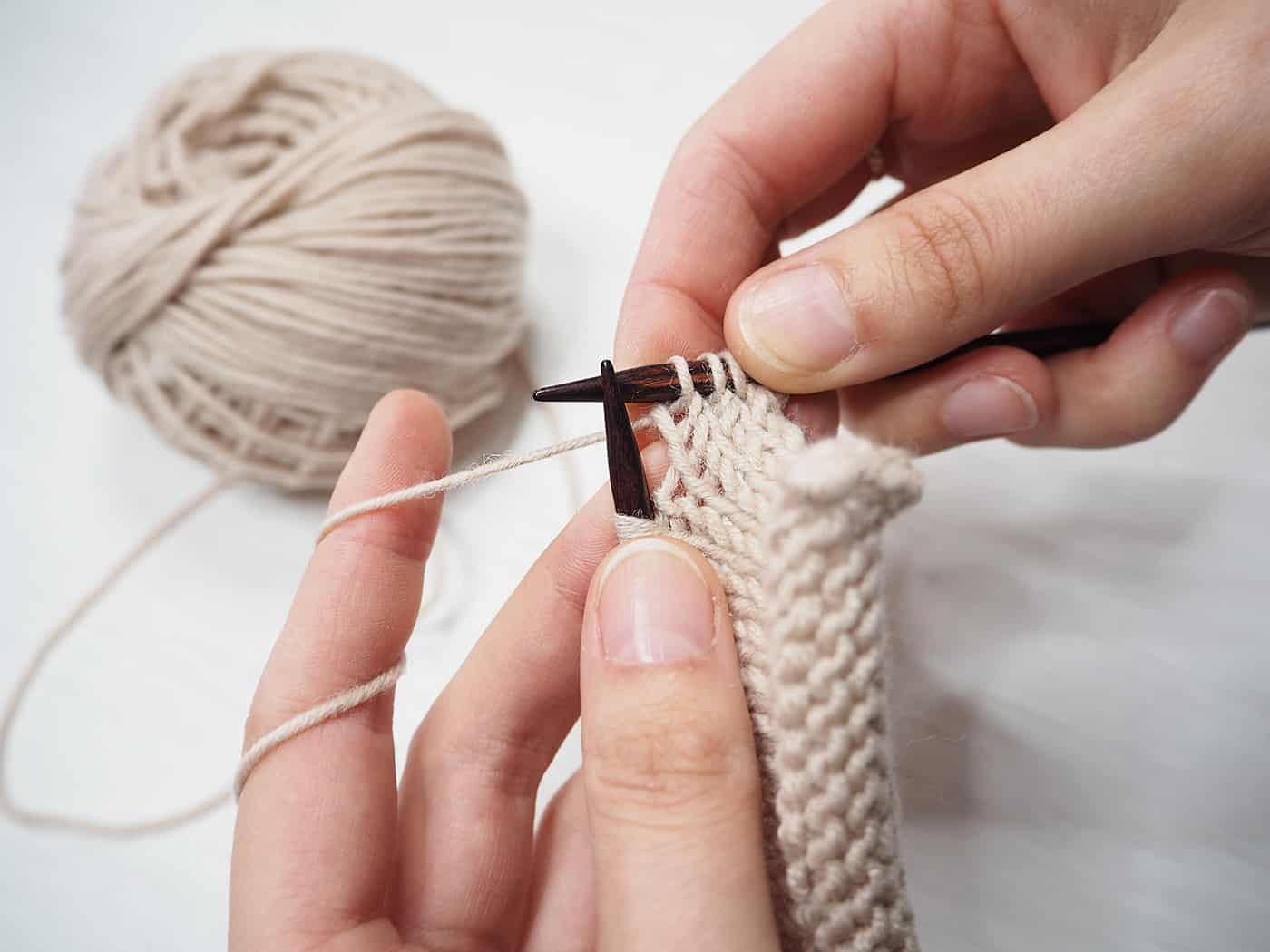 DIY Die Strickschule Part I - Stricken lernen: Maschen anschlagen ...